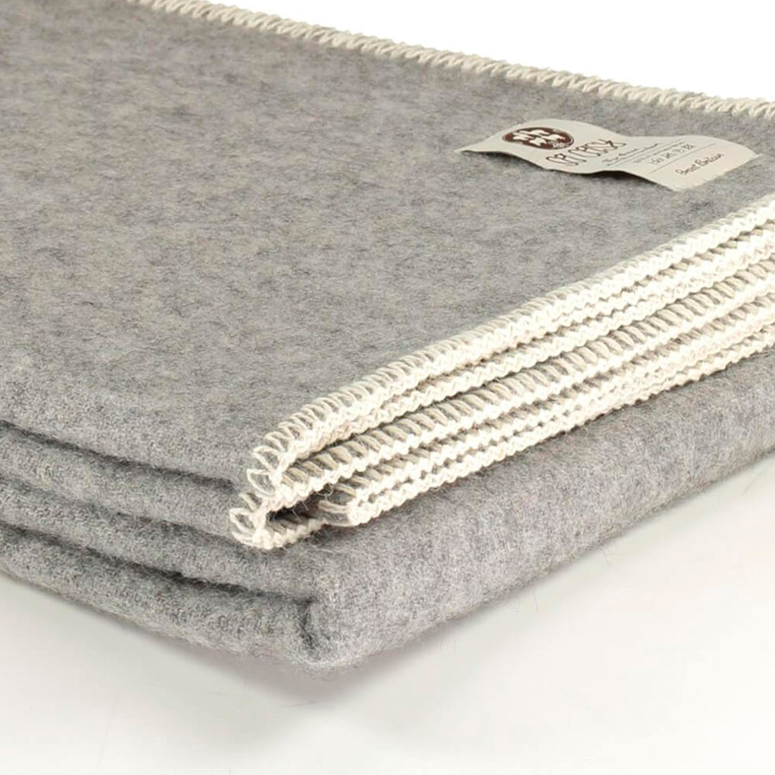 Soft grey undyed wool throw – HAWWL.store